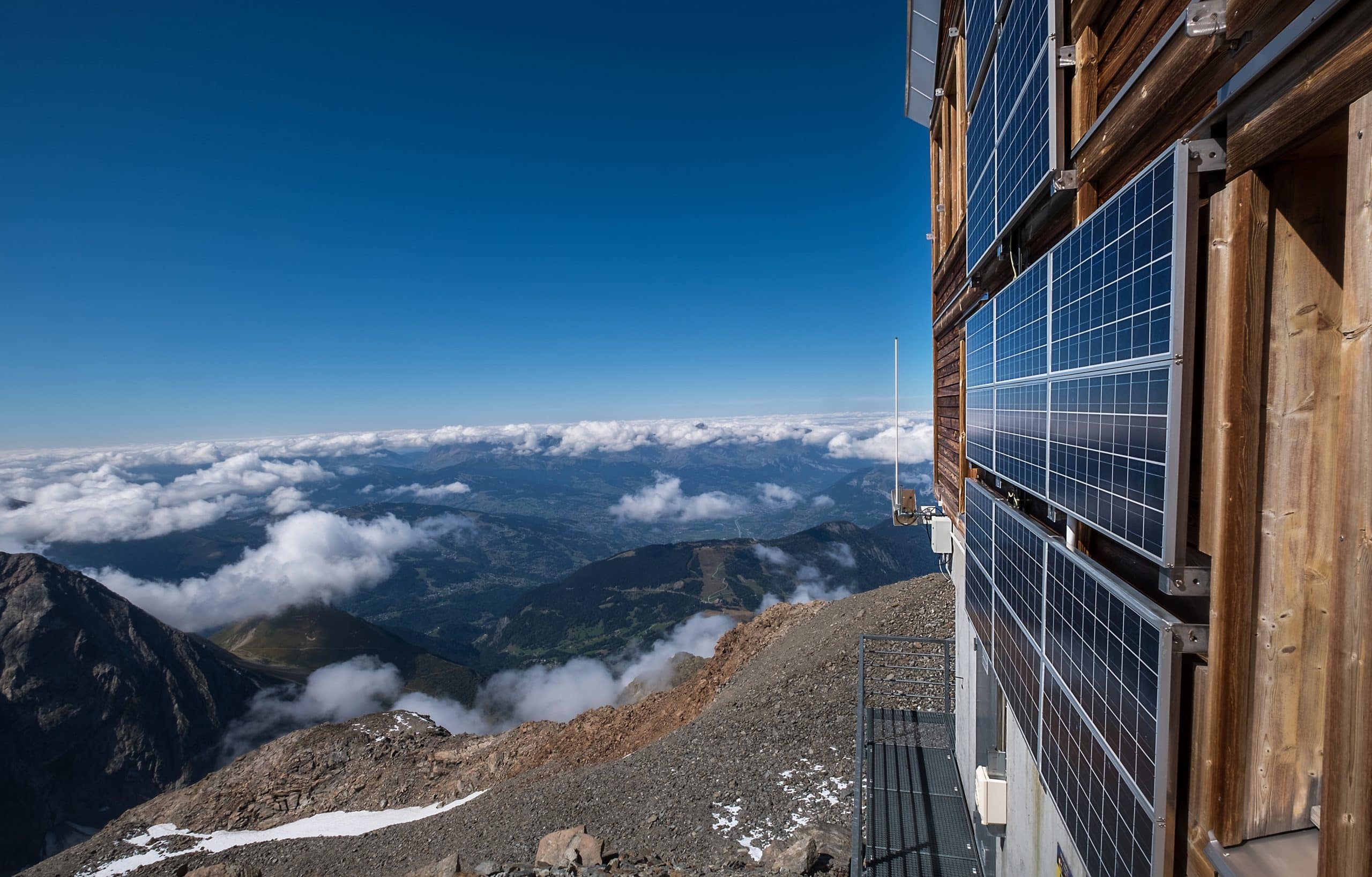 Wall Mounted Solar Panels: Revolutionize Your Energy Game Today ...